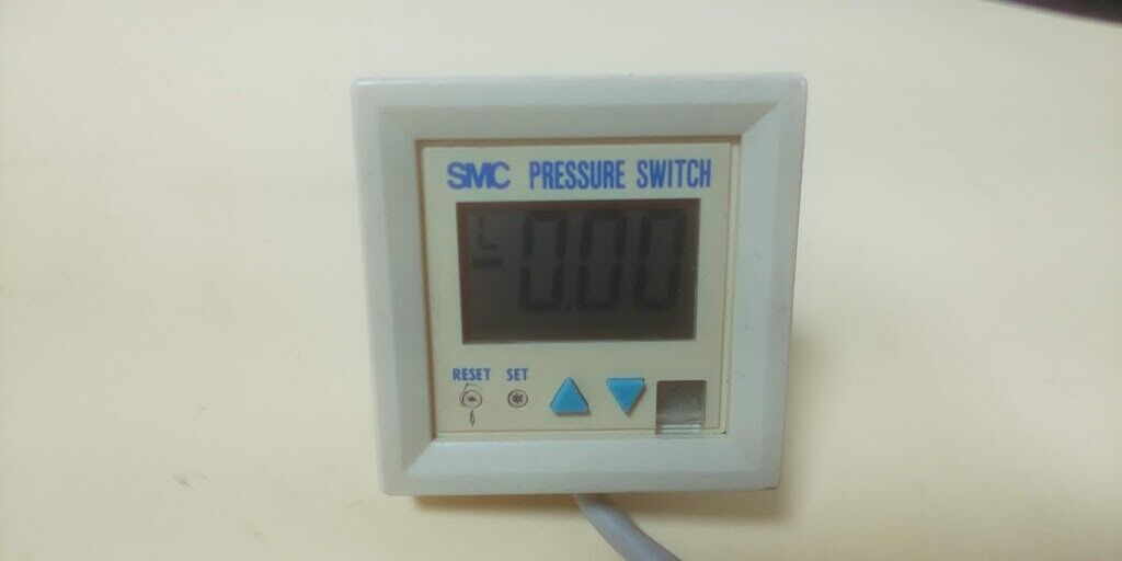 SMC Valves ZSE4B-01-65-Q Vacuum Pressure Switch PNP 12-24V DC with LCD ...