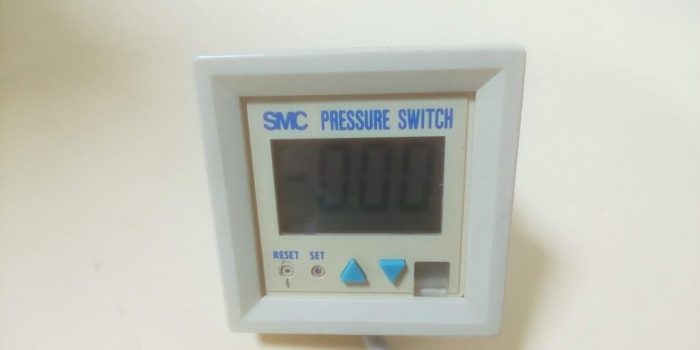 SMC Valves ZSE4B-01-65-Q Vacuum Pressure Switch PNP 12-24V DC with LCD ...