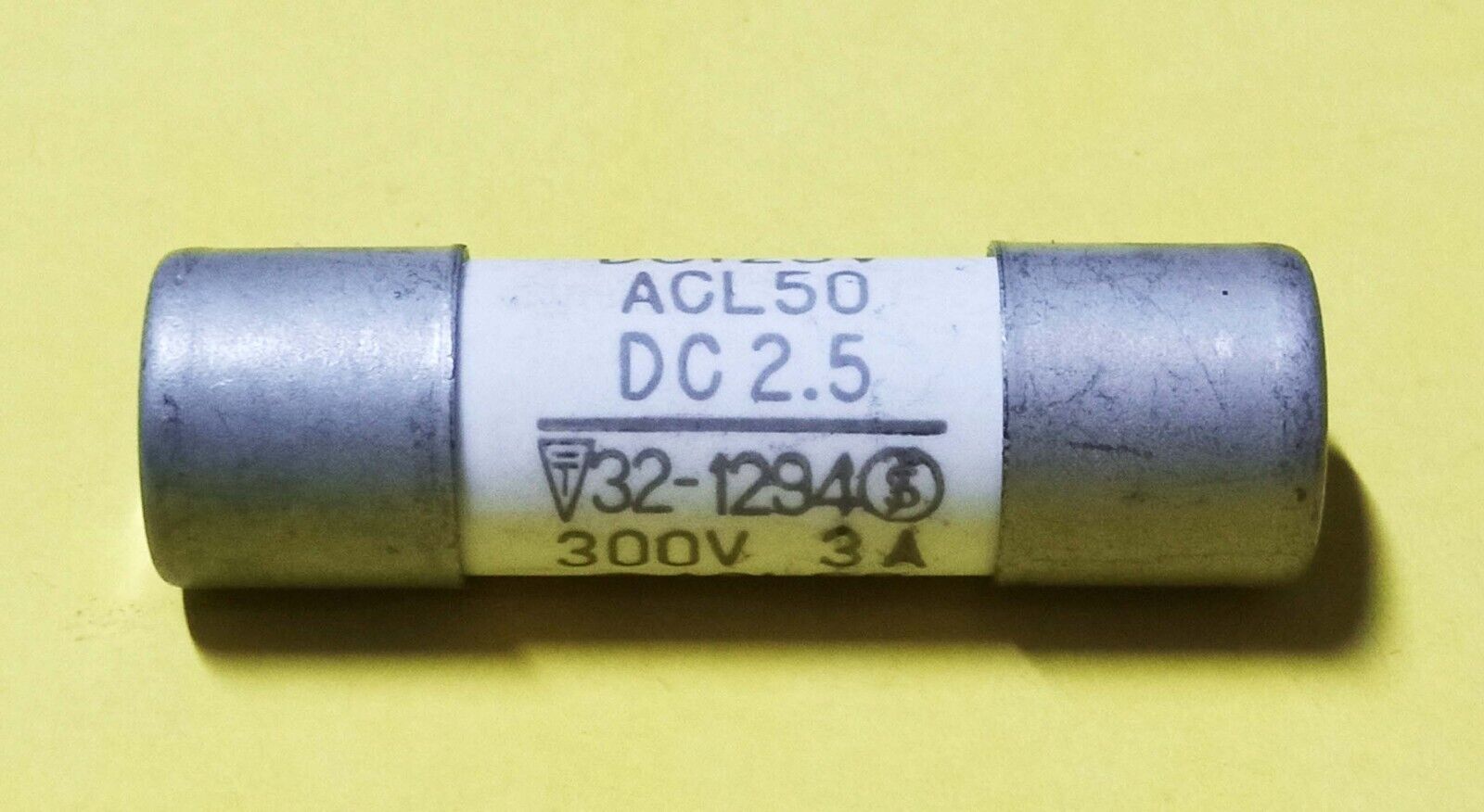 FUJI ELECTRIC FCF2-3 Ceramic Fuse AC 500V DC 125V 3A 32-1294 ...