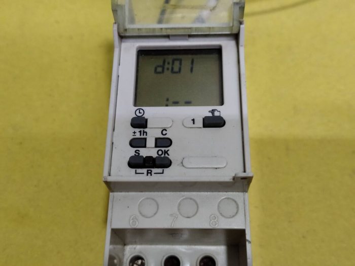 MicroRex D21 Plus digital time switching Relay 944125 240VAC ...